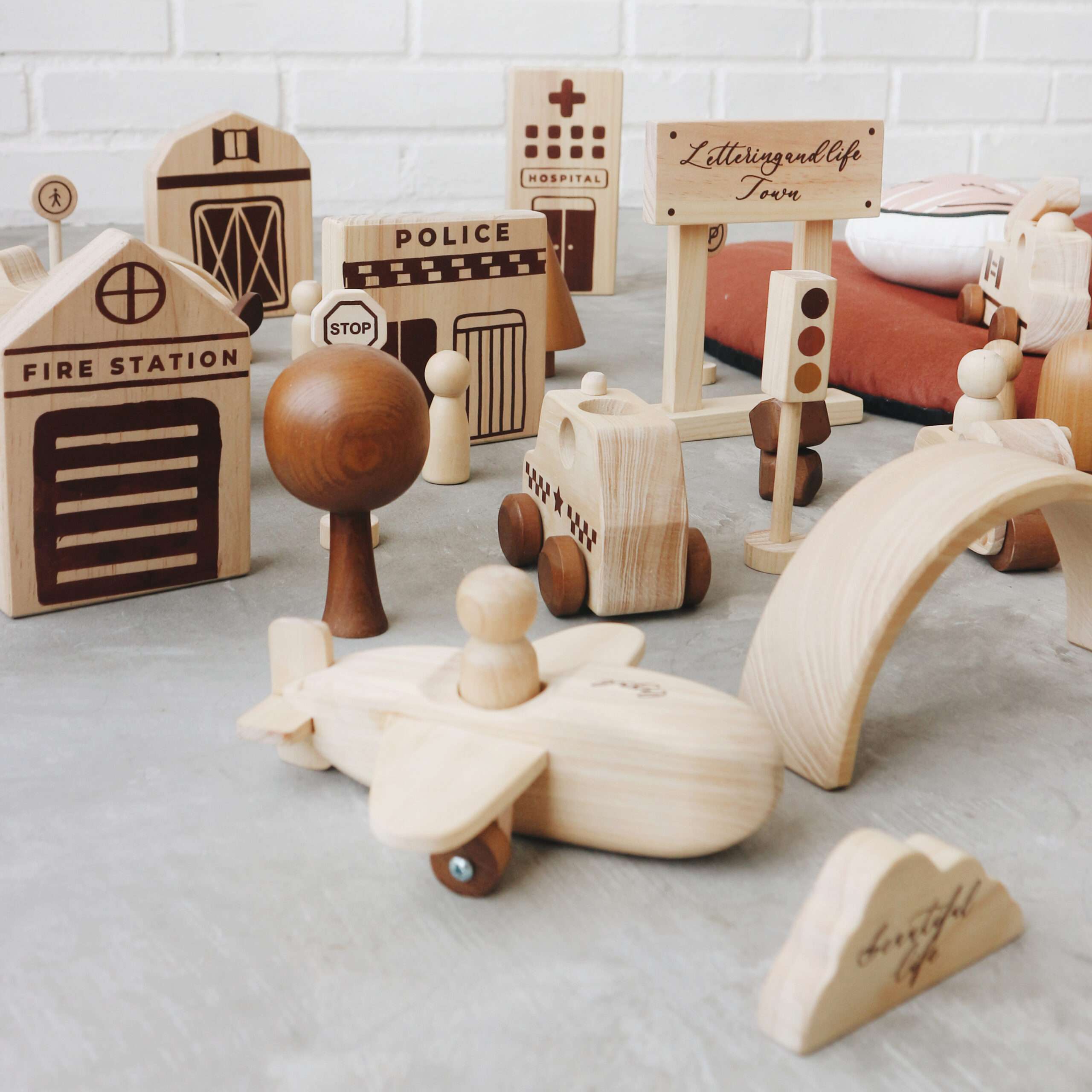 Lettering and Life Brown Monoplane (QR) - Tulande Online